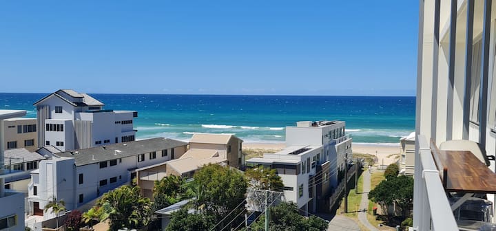 Stylish Beach Apartment / Ocean Views|free Parking - Gold Coast