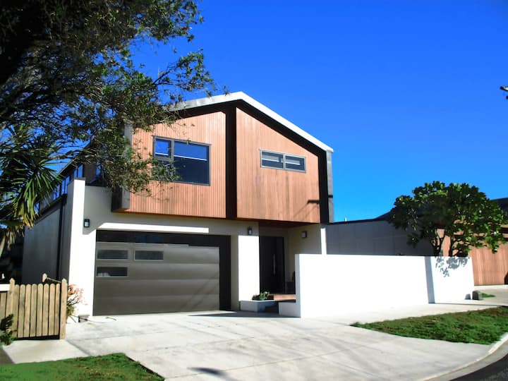 Studio By The Sea. - New Plymouth