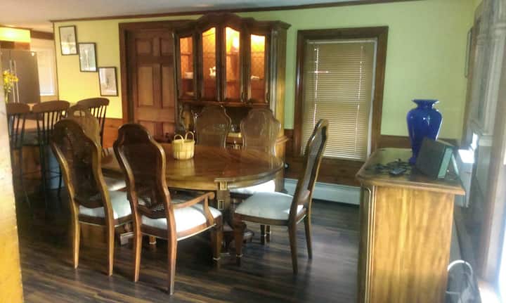 Antique Townhouse With Modern Style And Comfort. - Milford, MA