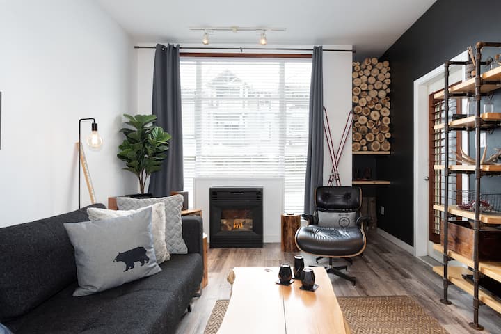 Prime Location, Ski In/out Whistler Condo - Whistler