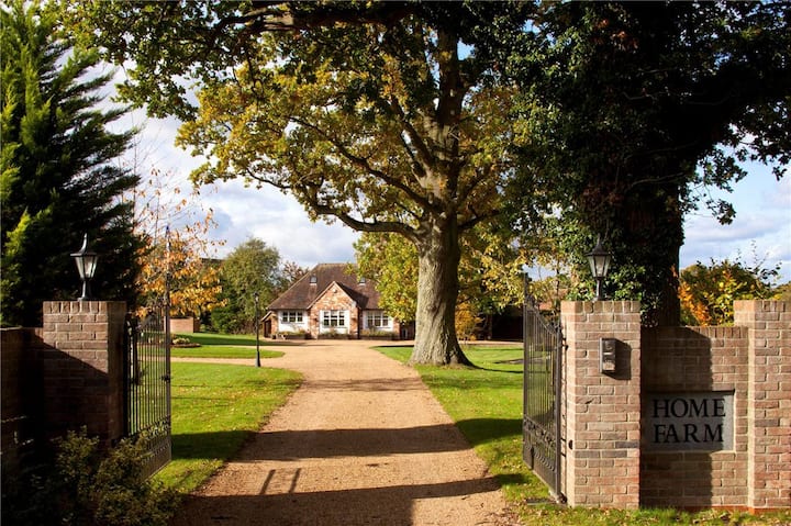 Spacious Self Contained Cottage - Parking And Wifi - Highclere