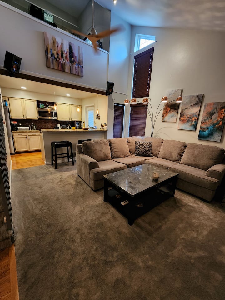Private Suite W/ Full Kitchen, Game Room & Bar - Broomfield, CO