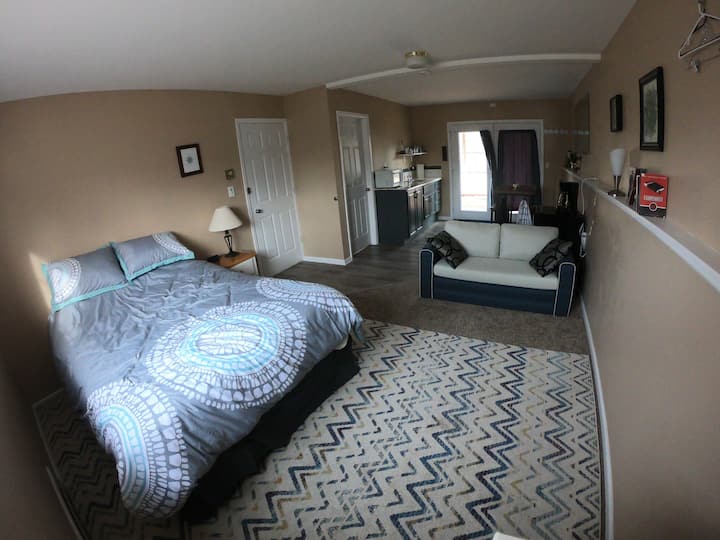 Chic Hideaway - Studio Apartment (30+ Days) - Fort Collins, CO
