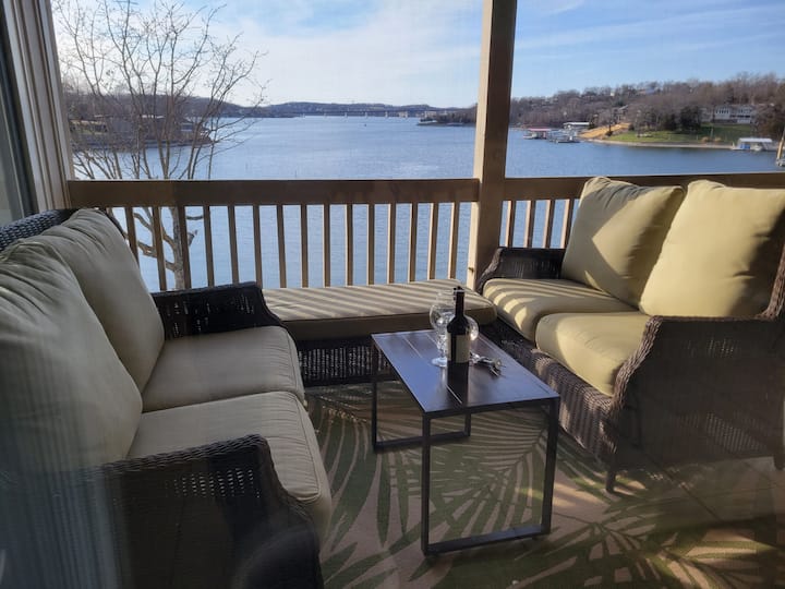 Lakefront, 5 Star, N0 Steps.  3 Bed/3 Bath/slip - Osage Beach, MO
