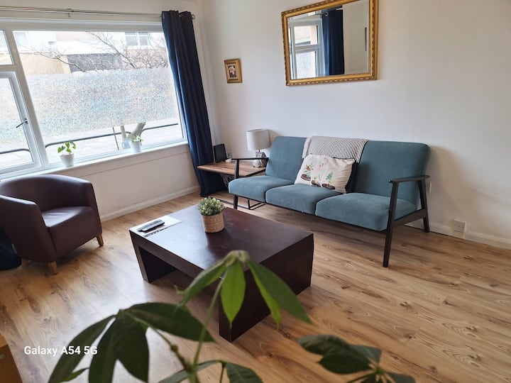 1-bed Comfort + Clean Space & Free Parking - Glasgow