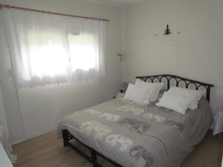 Une Chambre Avec Salle De Bain Pour Vos Vacances - Marignane