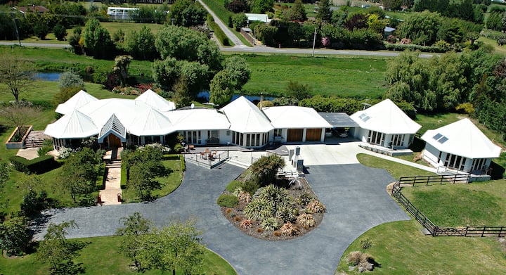 Alpaca Farmstay And Guided Alpaca Farm Tour - Pegasus