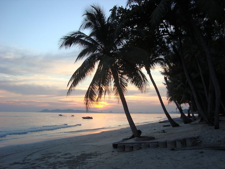 Pinery Park Beach House - Ko Samet