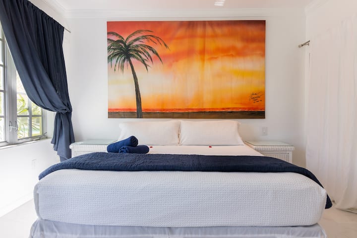 Oceanview Oceand White Loftsobe Jacuzzi Sideboard - Miami Beach