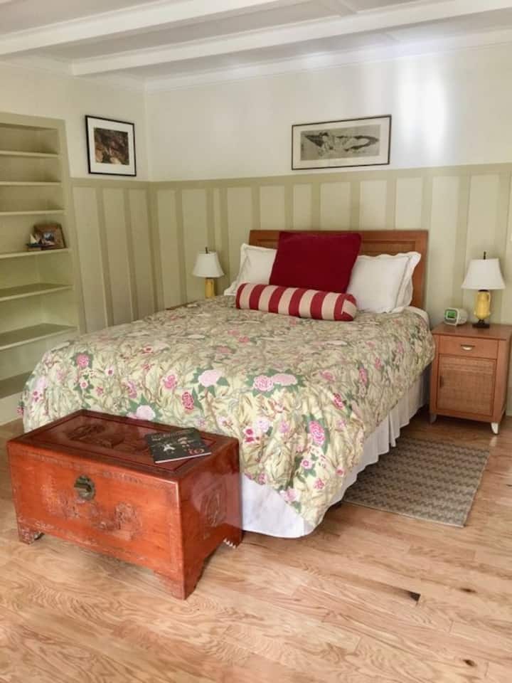 Exceptional 1br Santa Barbara Guesthouse - Santa Barbara, CA