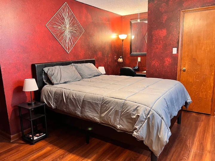 Private Queen Bedroom -Work Space And Living Room - Baton Rouge, LA