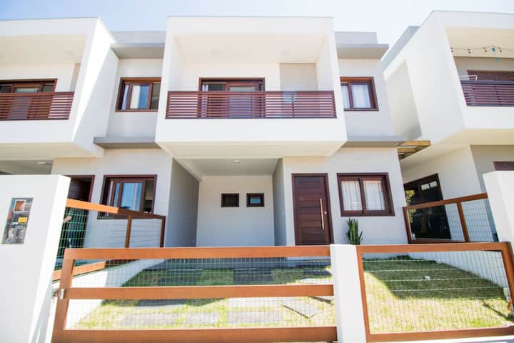 Casa Linda E Aconchegante Perto De Tudo. - Garopaba
