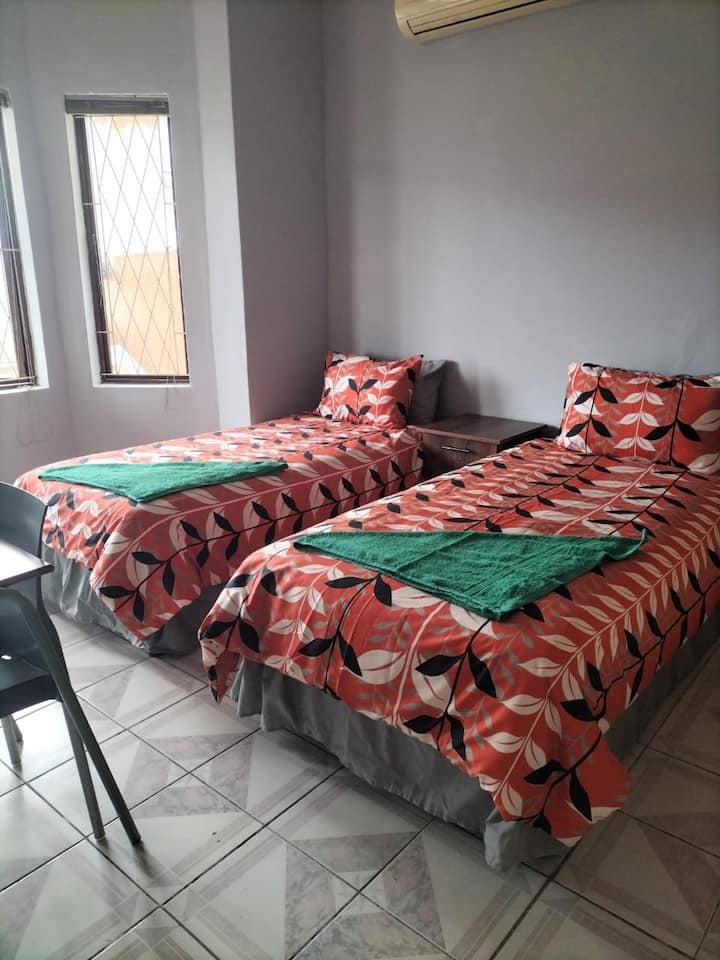 Kwamgozimba Guest House 2 (Room 4) - Durban
