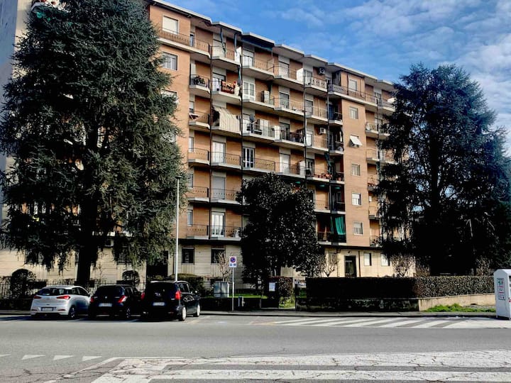 Al Sesto Di Largo Giusti (Fronte Ospedale) - Vercelli
