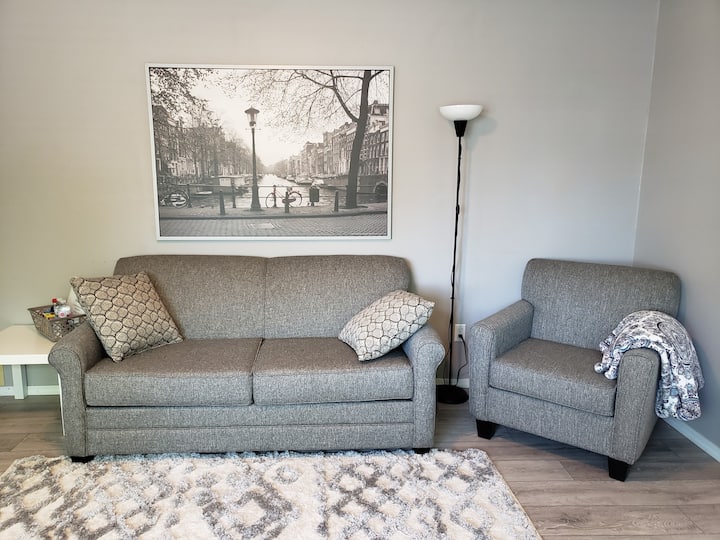 Highly Rated! Lrg Queen Bed Suite Ufv + Airport! - Abbotsford
