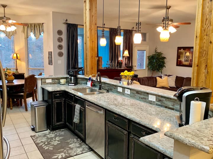 Private Oasis W/ A Pool & Gameroom - Rockwall, TX