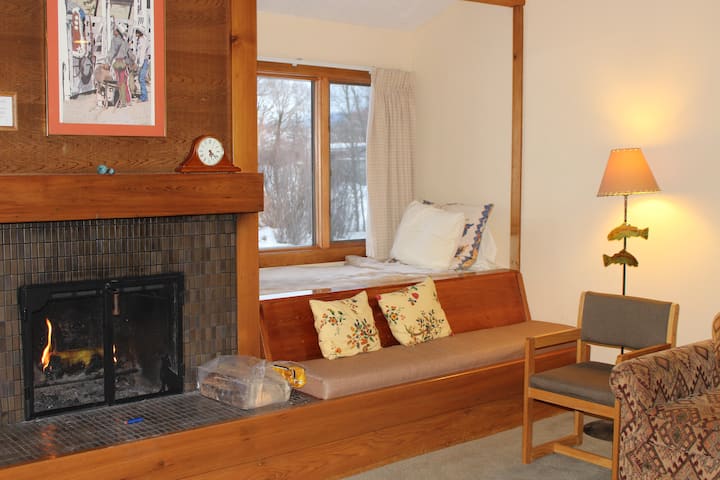 Jackson Hole Ski Chalet - Jackson, WY