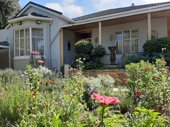 3 Rooms, 5 Beds - Johannesburg - Johannesburg