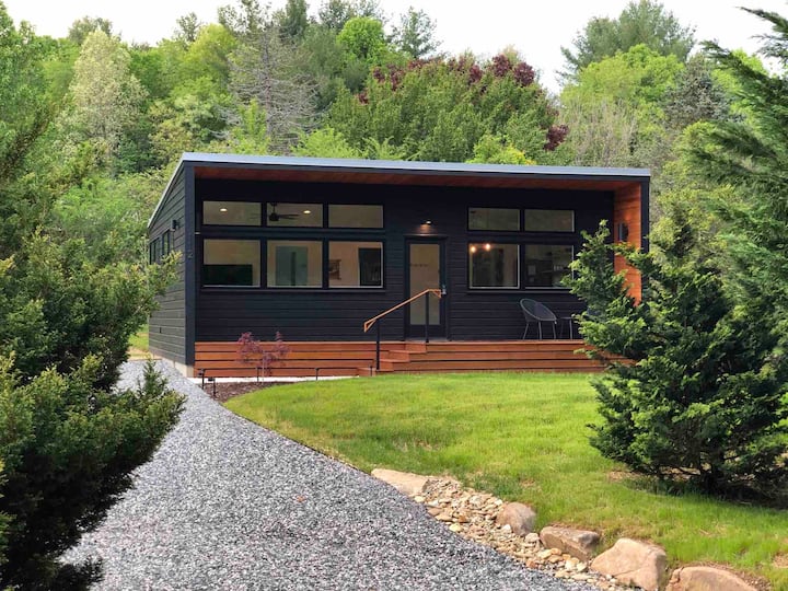 Mountain Modern- Blue Ridge Parkway Luxury Cabin - Asheville, NC