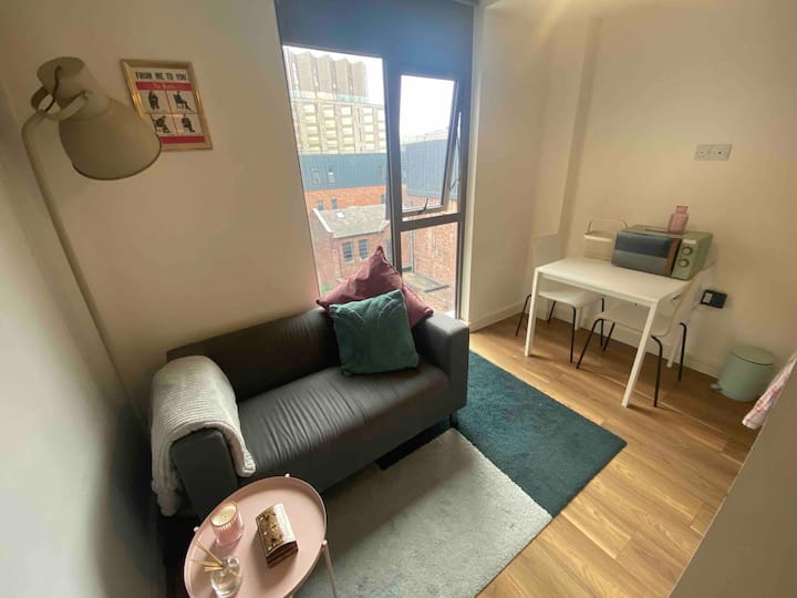 Chic City Centre L1 Studio For Long Term Rental - Liverpool