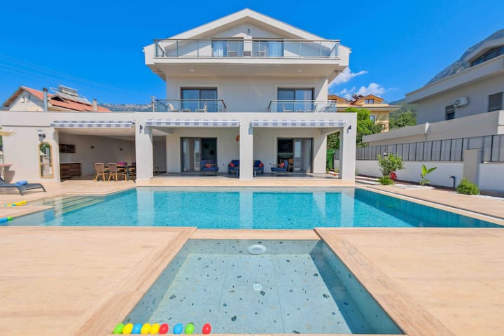 Villa Safir 1 ÖLüdeniz'de Jakuzi Ve Sıcak Havuzlu - Ölüdeniz
