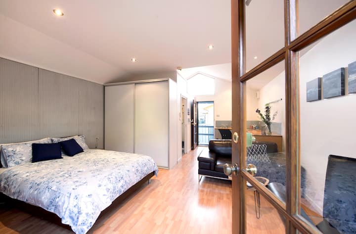 Studioq (Purpose Built, Private, Quarantine Opt.) - National Folk Festival, Gungahlin