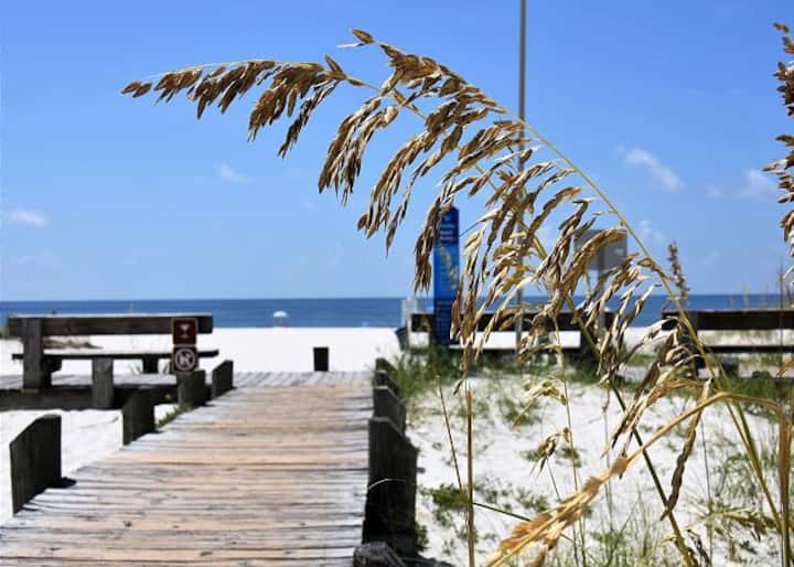 Charming Condo In Gulf Shores..perfect Location! - Alabama Gulf Coast Zoo, Gulf Shores