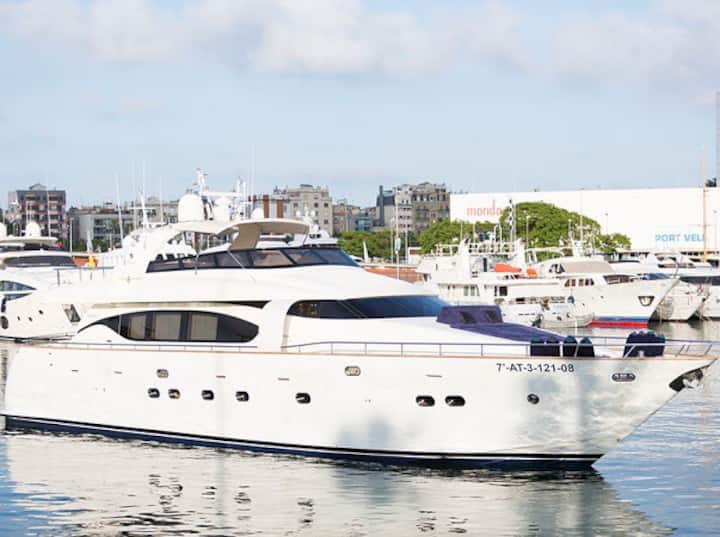 Barcelona, Luxury Yacht In Barcelona - Barcelone
