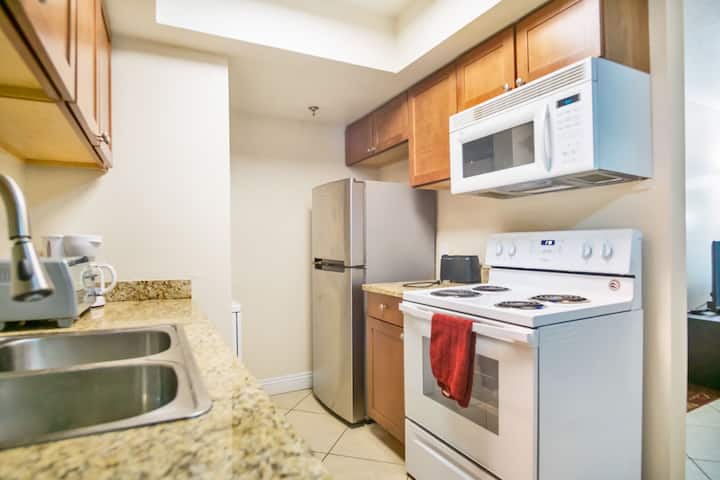 4 Luxury Strip View Condo Fully Furnished - Las Vegas, NV