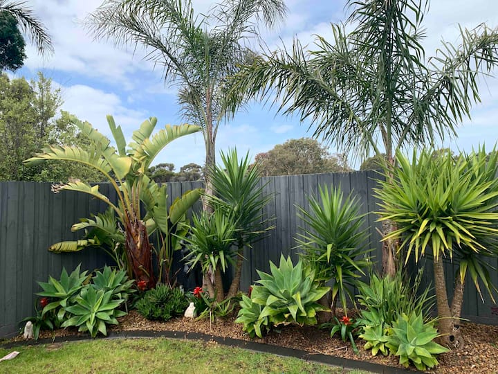 3 Bedroom Residential Home
Aircon Fire Pit Enc B/y - Point Lonsdale