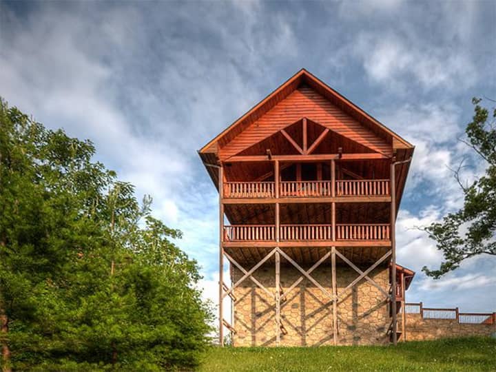 Animal House - Pet Friendly!| Brand New Hot Tub! - Pigeon Forge, TN