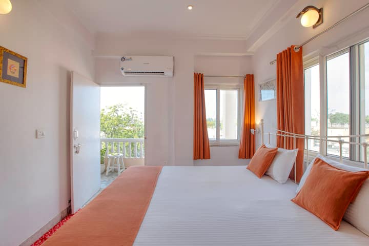 Rise & Shine -A Cosy 2bhk Apartment In City Center - Jaipur