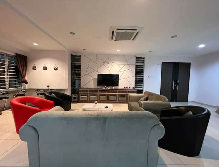 Seremban Villa Holidayhome 17pax - Seremban