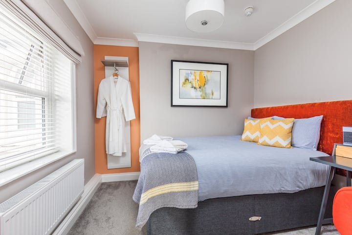 Interconnected  Room  Spa & Hot Tub Hire - Portsmouth