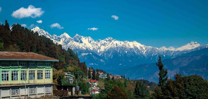 A Quiet Nest-blue Room: View Of Kangchenjunga! - Darjeeling