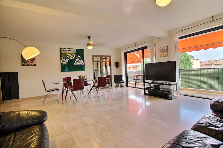 100 M Du Port Et 250 De La Plage, Parking, Clim - Cassis