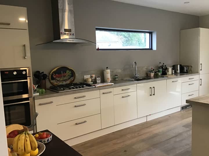 Home From Home Comfort In Excellent Location - Ennis