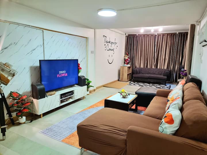 K4 Be Chill *Wongwianyai Bts_80m*family&friend* - Bangkok