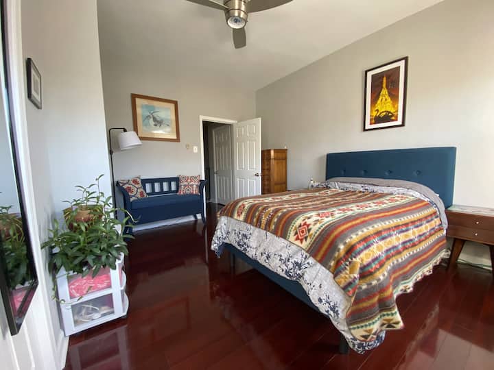 Peaceful & Stylish South Philly Rowhome - Philadelphia Airport (PHL)