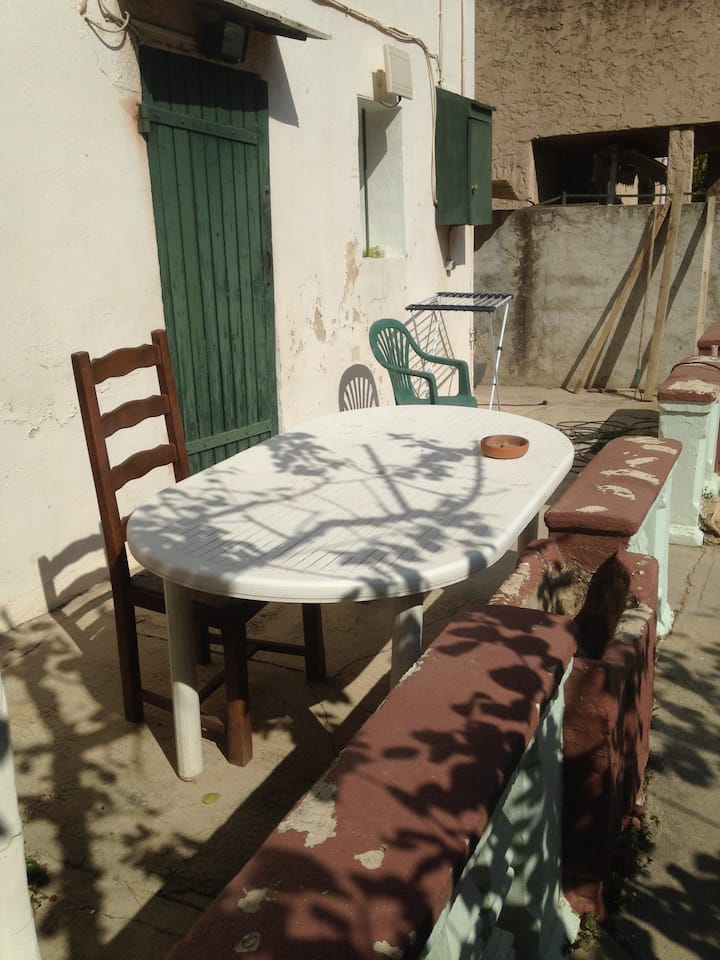 Appartement Ensoleille En Rdc Dans Une Villa - Marseille