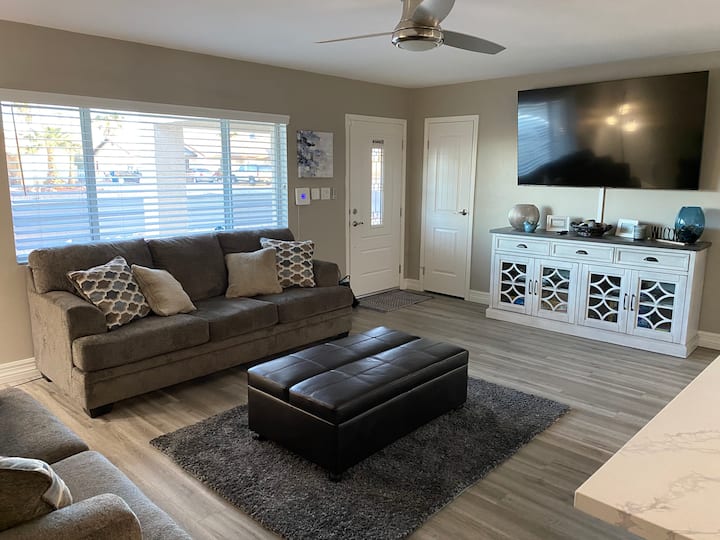 Modern Lake Home 1 Mile From London Bridge - Lake Havasu City, AZ
