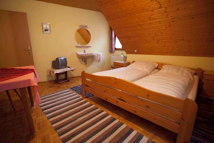 Doppelzimmer Standard (Pension Elke Rothenburg) - Rothenburg ob der Tauber