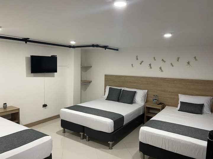 Family Room For 4 People Hc Del Sur. - Medellín, Colombia
