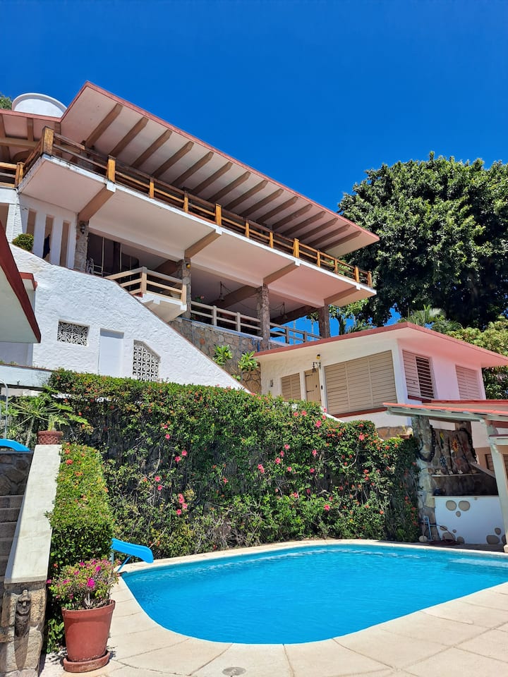 Ocean Front Villa With Private Ocean Access - Acapulco