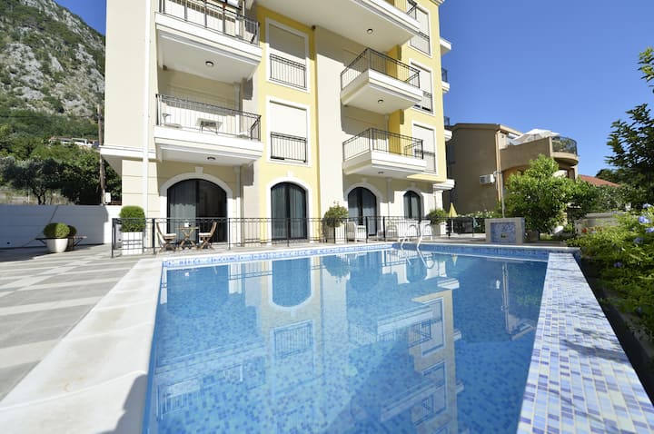 1 Bedroom Kotor Apartment With Outdoor Pool - Montenegro