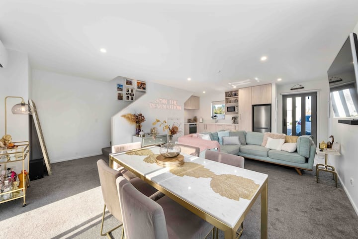 Stylish New Town House Close To City Centre - Christchurch