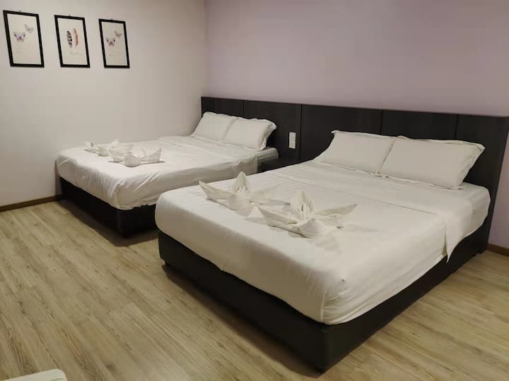 家园 Ｃ整栋房源三房式
(Garden)
离镇上码头十分钟车程
私家车接送免收费 - Semporna