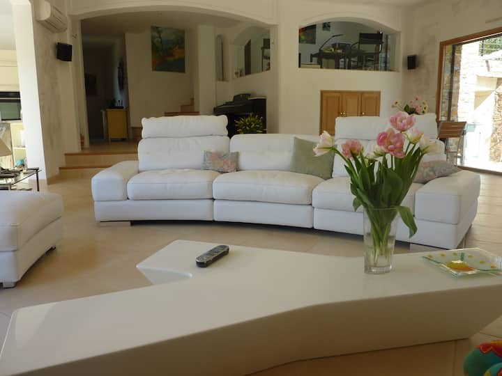 Chambre Dans Villa Avec Piscine. - Hyères
