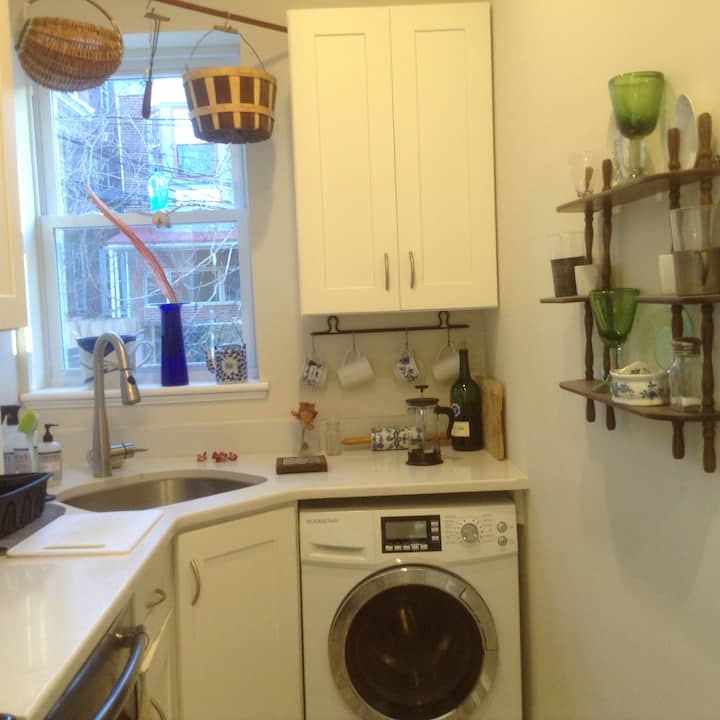 Renovated, Artistic Apartment W/ Private Garden - Philadelphia, PA