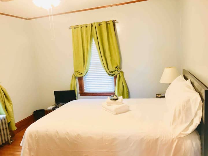 #2 Clean Comfy & Cozy Glory Guest Suite - Boston, MA
